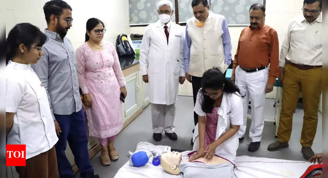 CPR training imparted at PGIDS Rohtak | Chandigarh News - Times of India