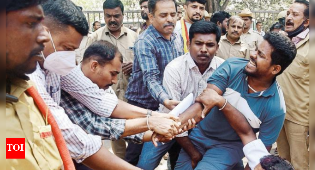 Bangalore Auto Strike: Auto risckshaw drivers take to streets in ...