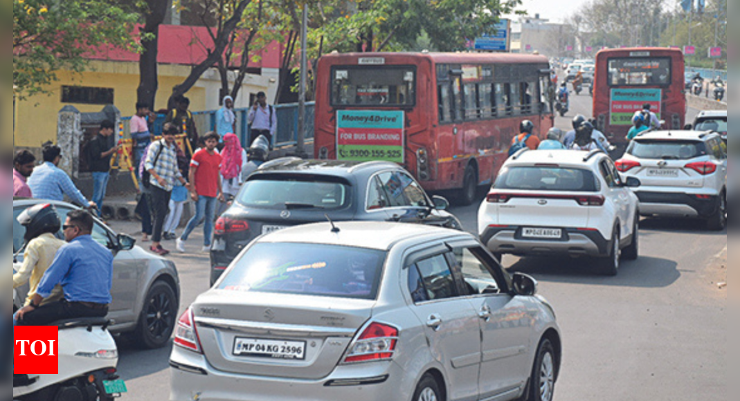 Chetak Bridge: Traffic Chaos At Chetak Bridge Irks Commuters | Bhopal ...