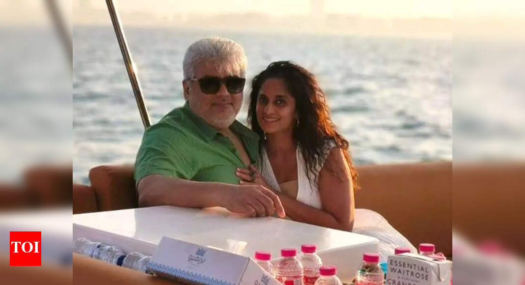 Ajith's romantic pictures with his wife Shalini go viral | Tamil Movie ...