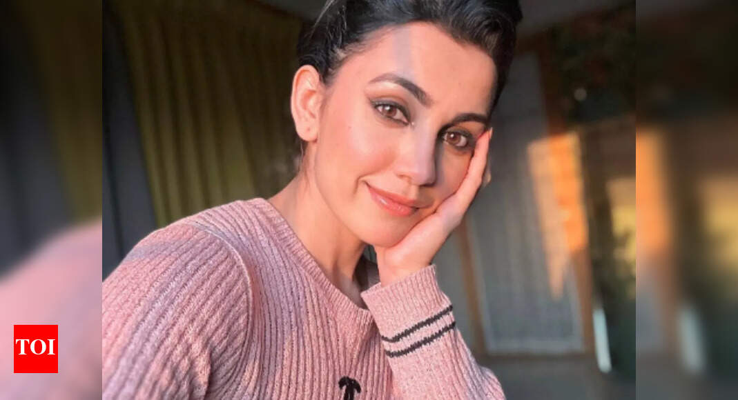Esha Kansara shares an early morning photo | Gujarati Movie News ...