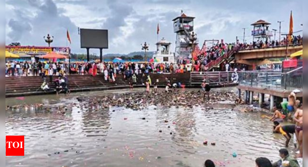Water drains from Haridwar's Har ki Pauri, pilgrims left waiting for ...