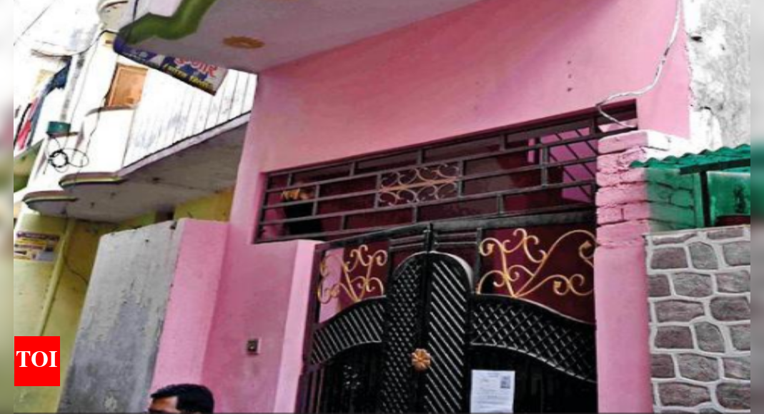 PDA pastes show-cause notice on house of Guddu Muslim in UP | Prayagraj ...