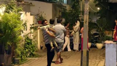 Earthquake in Delhi-NCR: Jolted, residents steer clear of homes for ...