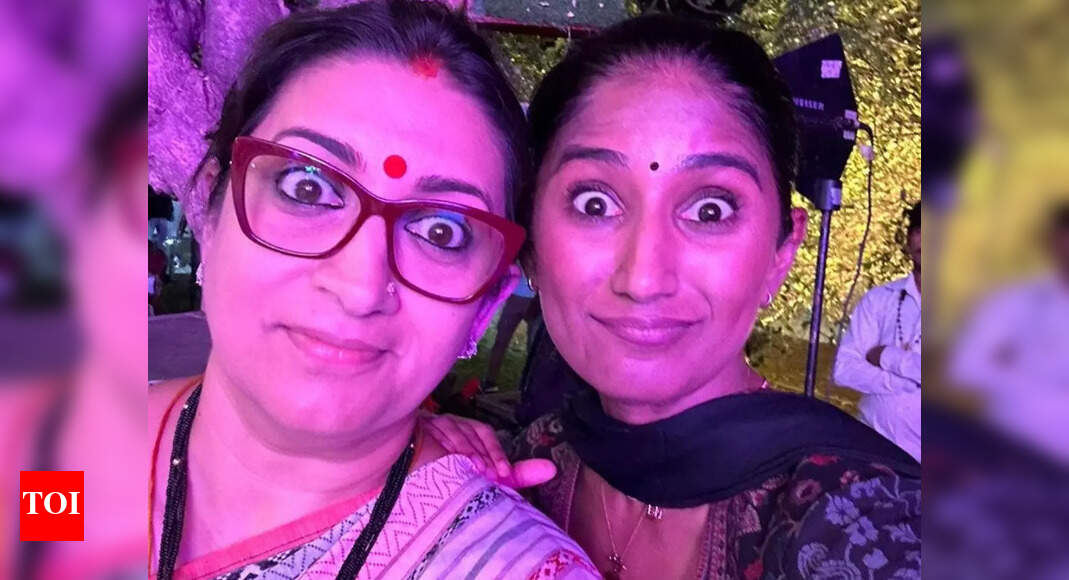 Smriti Irani goes 'Aiyyo' as she shares a selfie with comedian Shraddha Jain; drops a message ...