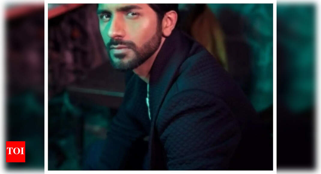 Vardhan Puri reminisces late Satish Kaushik's words on 'Nautanki' sets ...