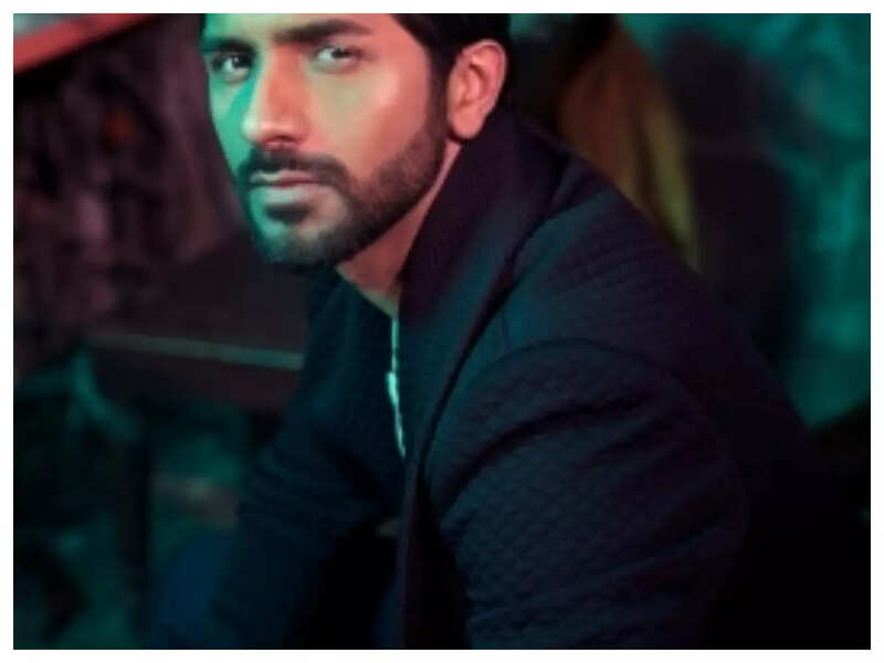 Vardhan Puri reminisces late Satish Kaushik's words on 'Nautanki' sets ...