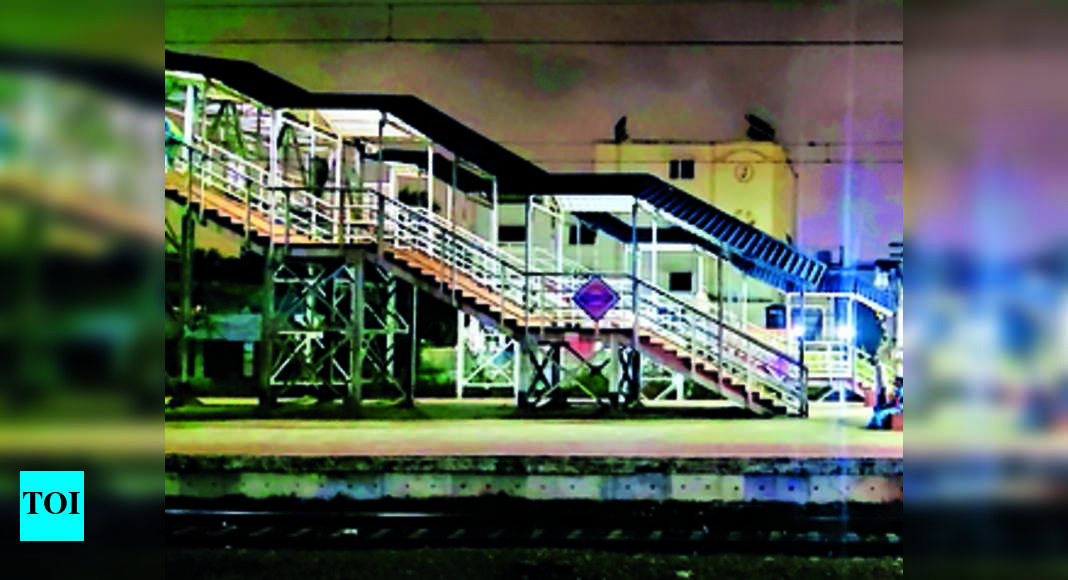 Thirumullaivoyal: Commuters Put Lives On Line At Thirumullaivoyal ... Thirumullaivoyal: Commuters Put Lives On Line At Thirumullaivoyal ...