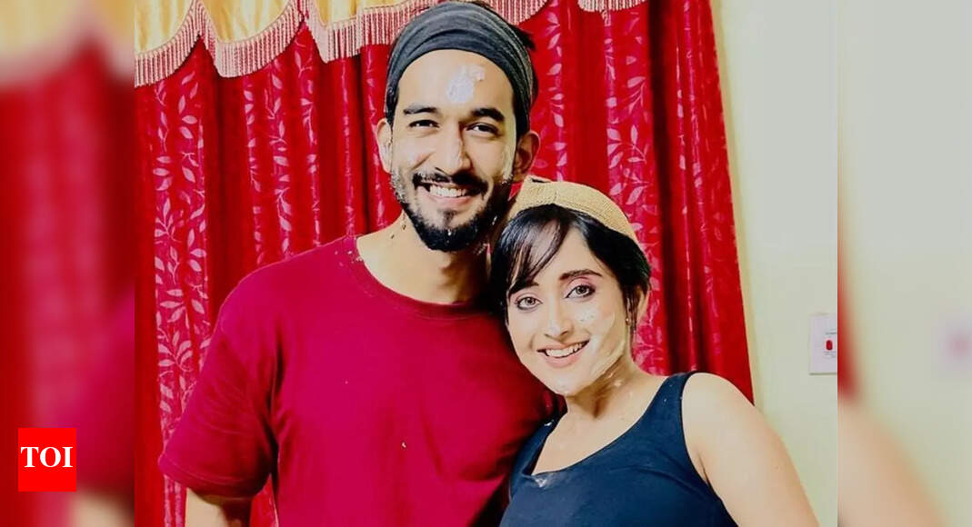 Subhrojit Saha celebrates birthday with Soumitrisha Kundoo and other ...