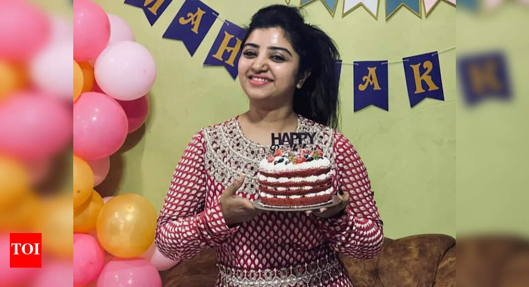 Ravindar Chandrasekaran wishes his wife Mahalakshmi with a sweet note ...