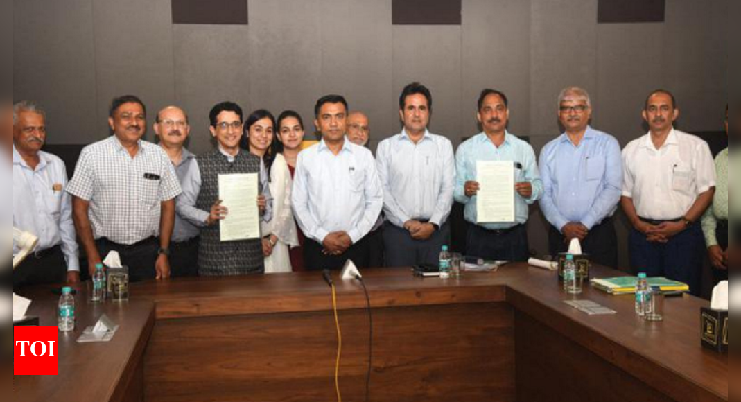 Gule’s tribals welcome new year with dance, flowers and swords | Goa ...