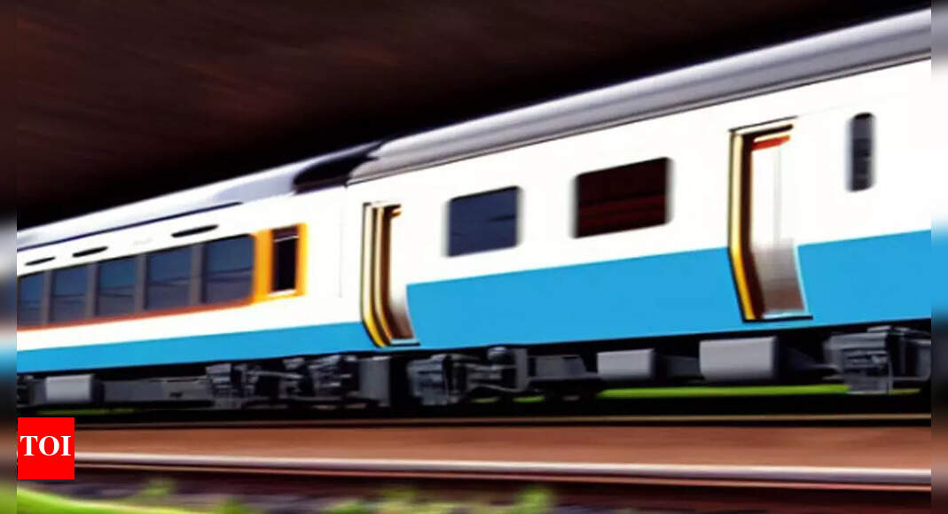 Girl, 13, fights off, escapes kidnap attempt on UP train | Agra News ...