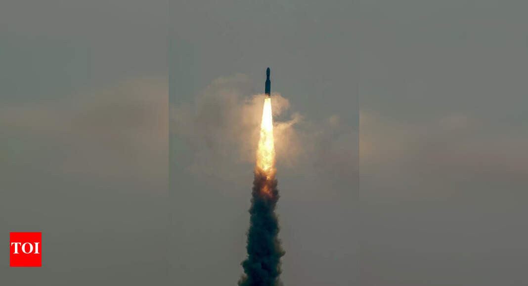 Isro's LVM-3 puts 36 satellites in orbit, OneWeb completes LEO ...