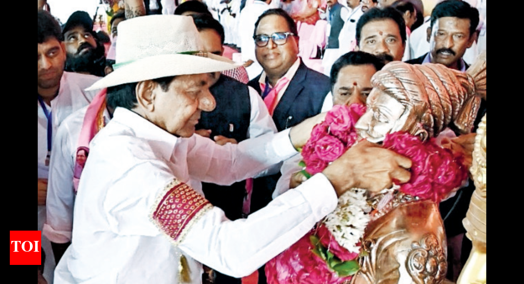 Fadnavis: Replicate Telangana model in Maharashtra: K Chandrasekhar Rao ...