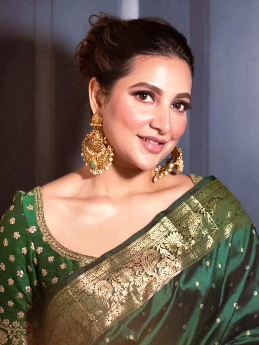 Subhashree Ganguly redefines elegance in sarees | Times of India