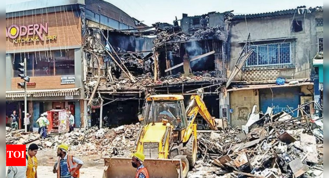 2 staffers dead in early morning Sakinaka hardware store blaze | Mumbai ...