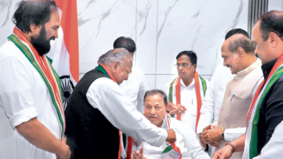 Congress: D Srinivas' Congress tryst sparks family split | Hyderabad ...