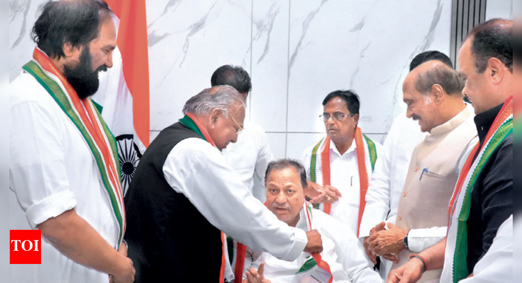 Congress: D Srinivas' Congress tryst sparks family split | Hyderabad ...