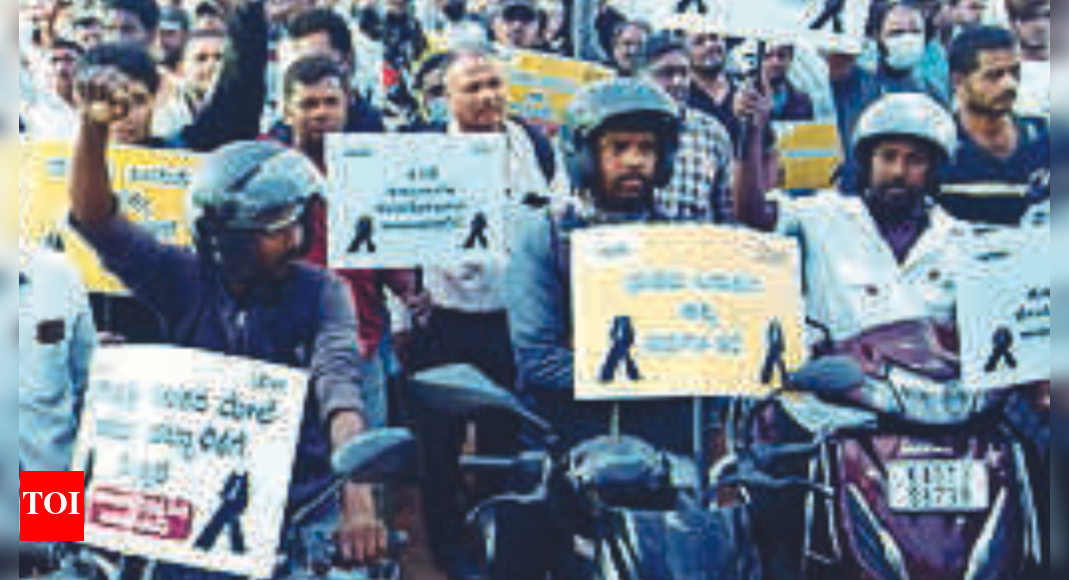 Bike-taxi riders stage protest in Bengaluru's Freedom Park | Bengaluru ...