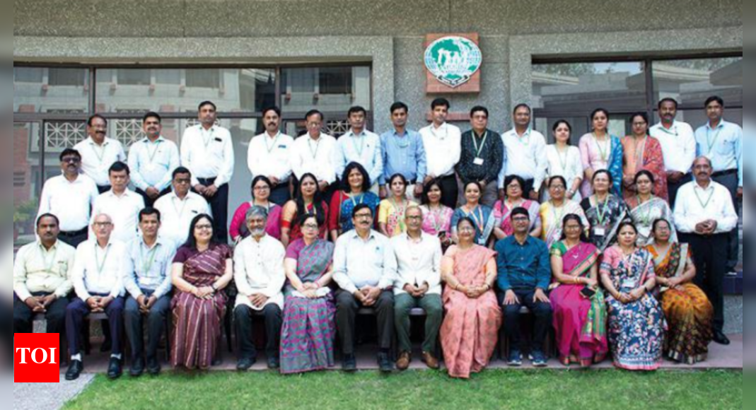 IIM-Lucknow starts leadership workshop for school principals | Lucknow ...