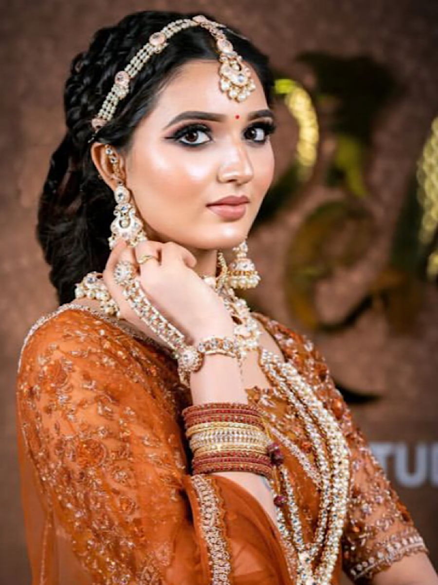 In pics: Indhu Chowdhary’s stunning looks in lehenga | Times of India