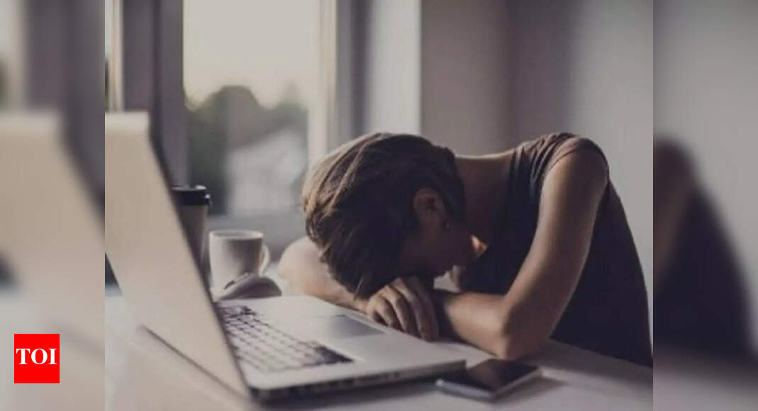 Here’s how workload and job insecurity affect your sleep patterns ...