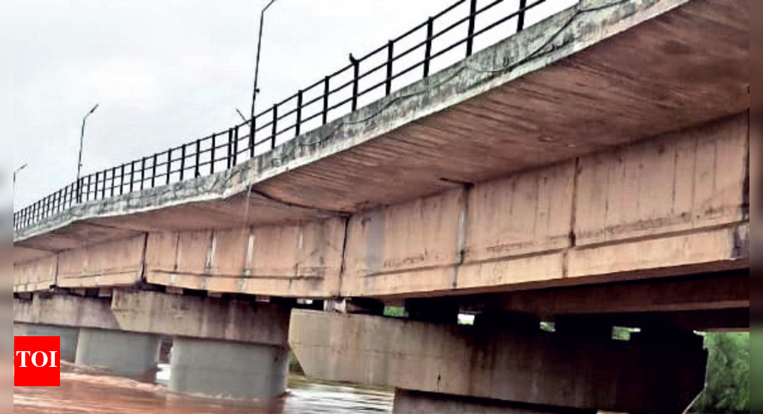 Navsari: Contractor of subsided Navsari bridge building Makarba railway ...