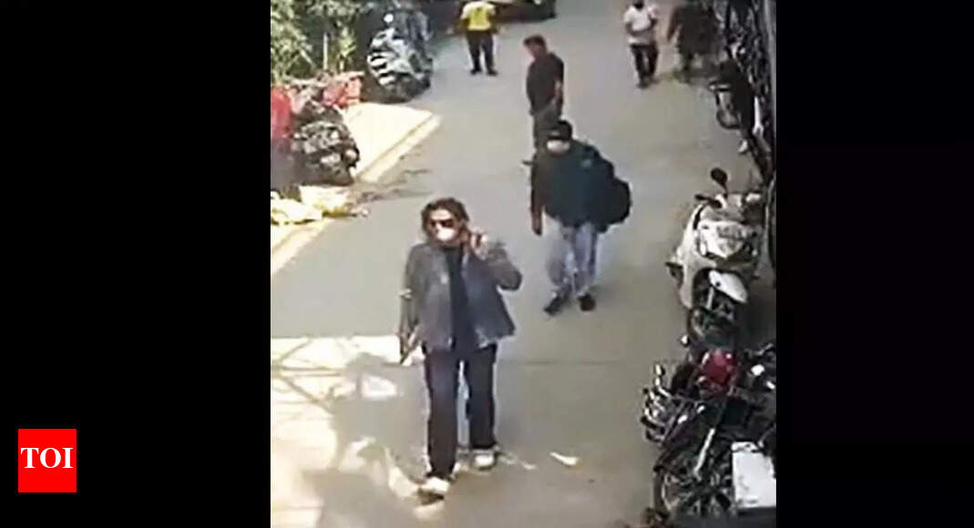 Amritpal Singh in Delhi: March 21 CCTV clips show Amritpal Singh with ...