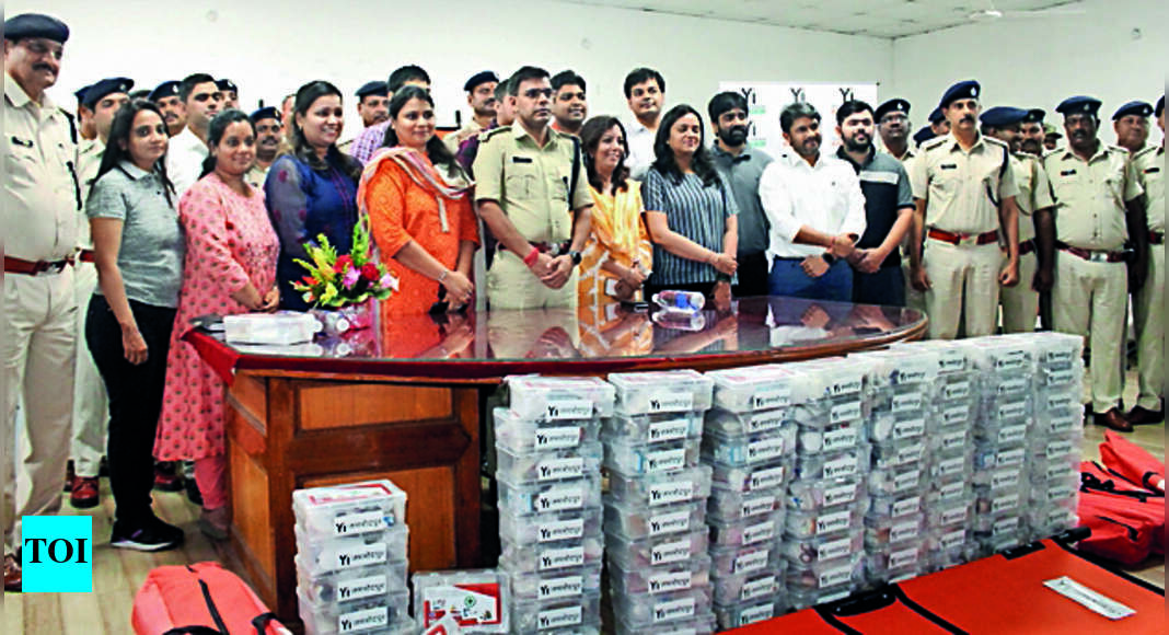 Jsr Police: Jsr Police Gets First-aid Kits, Stretchers For Accident ...