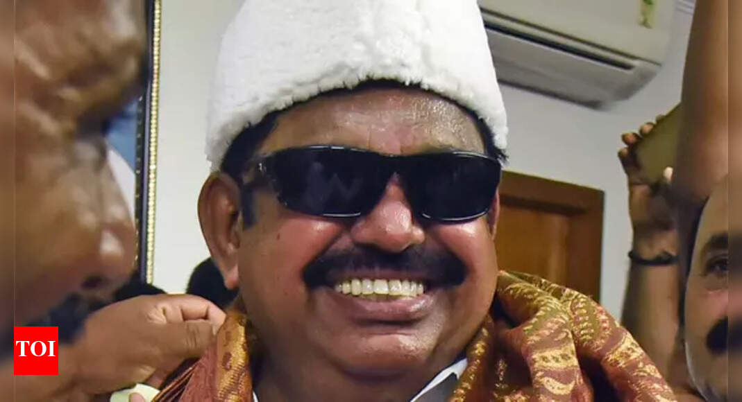 Eps: How EPS beat OPS to win over AIADMK | India News - Times of India