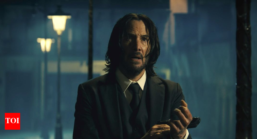 Most loved actor for a reason! Viral video of Keanu Reeves helping John ...