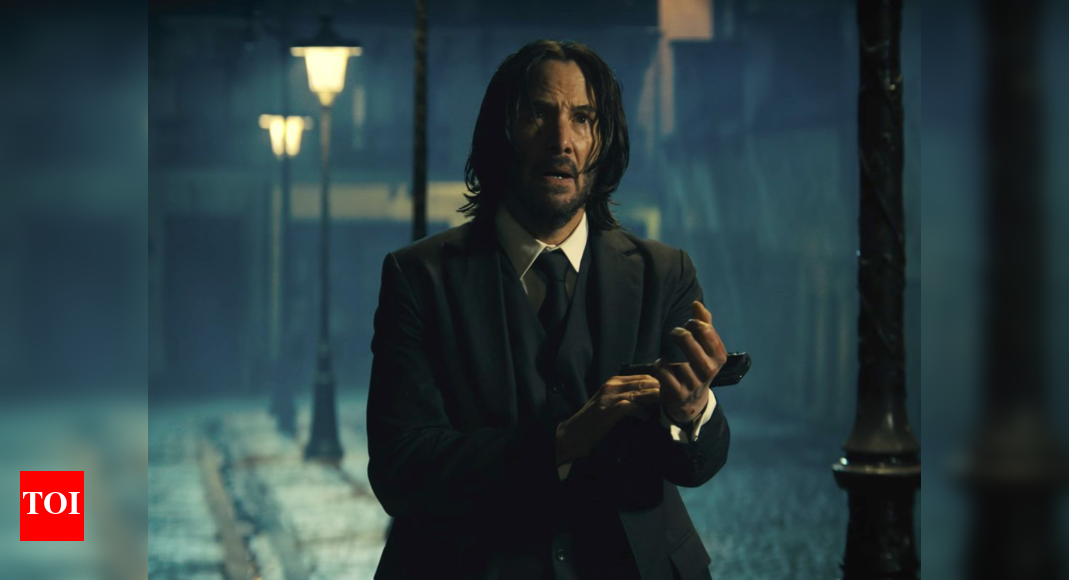 Most loved actor for a reason! Viral video of Keanu Reeves helping John ...