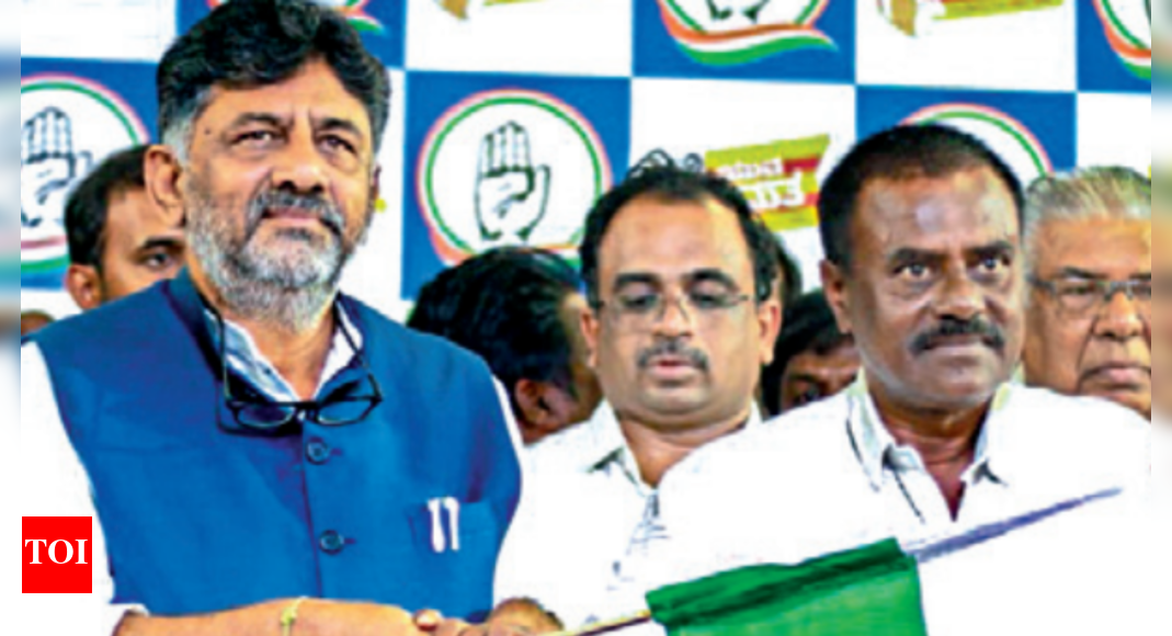 In Karnataka, former JD(S) MLA SR Srinivas joins Congress | Bengaluru News - Times of India