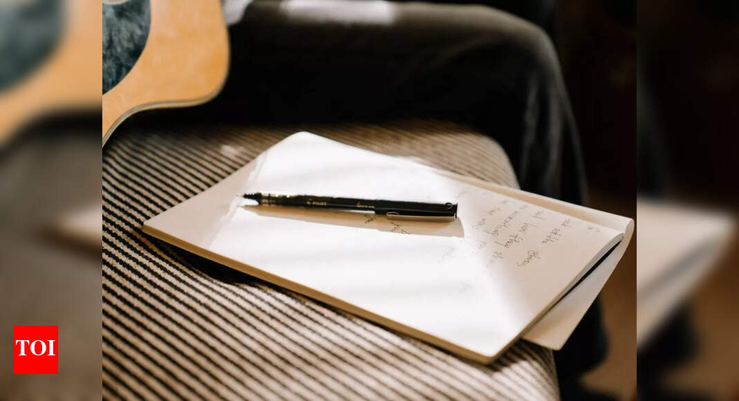 Noted author Sara Thomas dies - Times of India