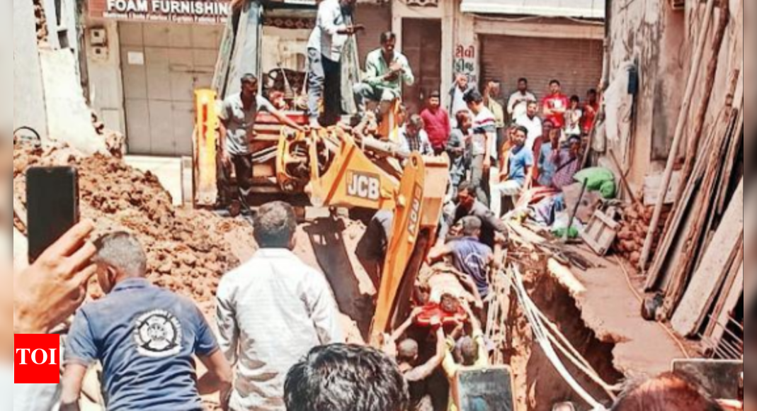Godhra: One Dies As Land Caves In At Construction Site In Godhra ...