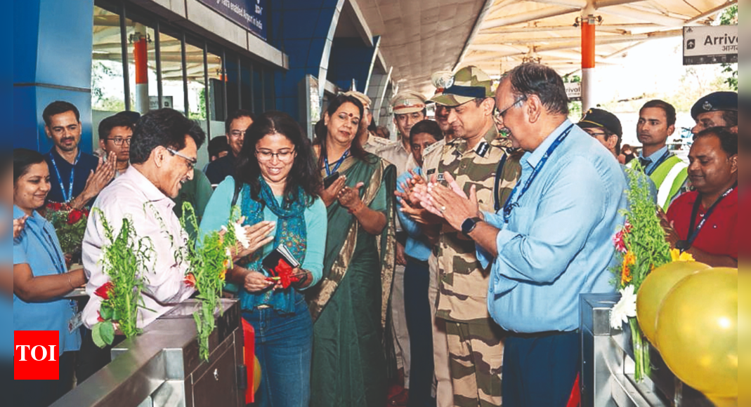 Six-hour Delay In Spicejet’s Flight To Dubai Irks Flyers | Pune News ...