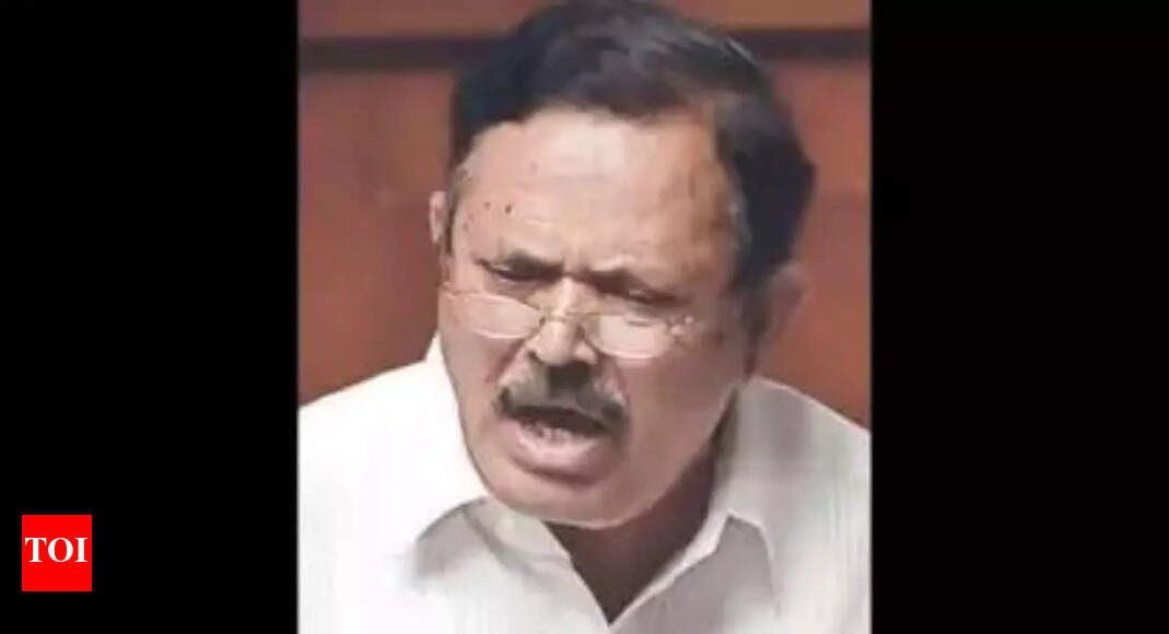 JD(S) leader and four-term MLA from Karnataka AT Ramaswamy joins BJP ...