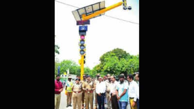 Chennai: Solar operated traffic signal installed in Vavin junction ...