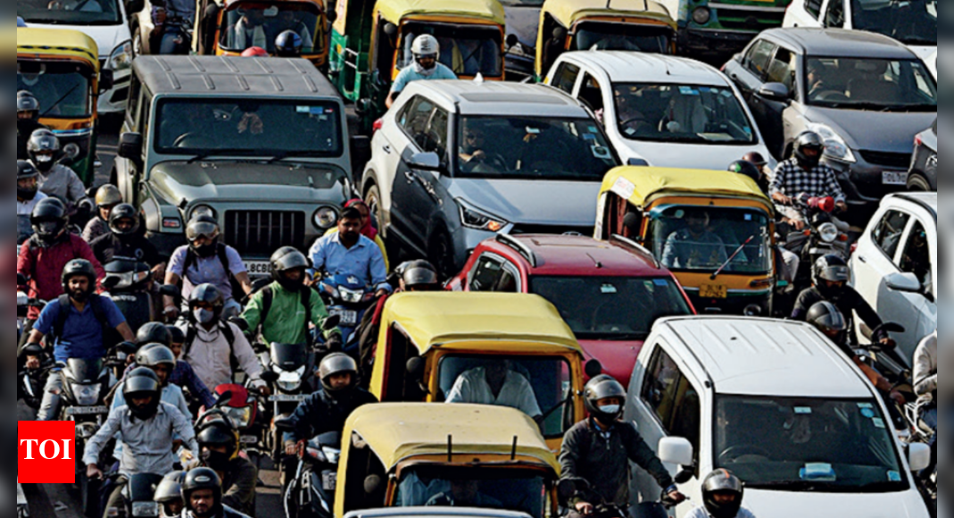 Cops look for ways to tackle traffic mess at Chirag Dilli flyover ...