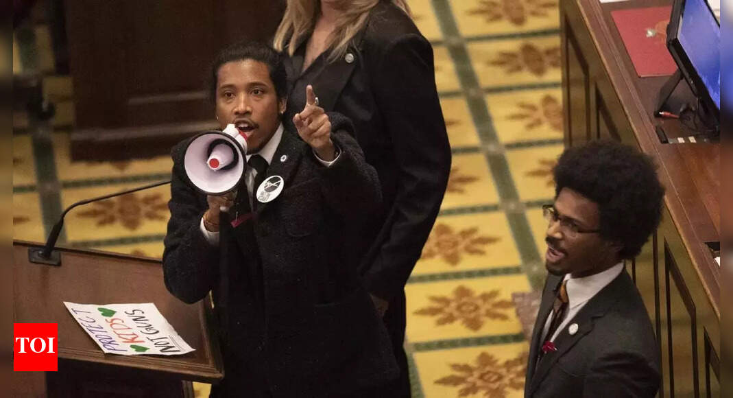 Protest In Capitol.: Tennessee House moves to expel 3 Democrats after ...