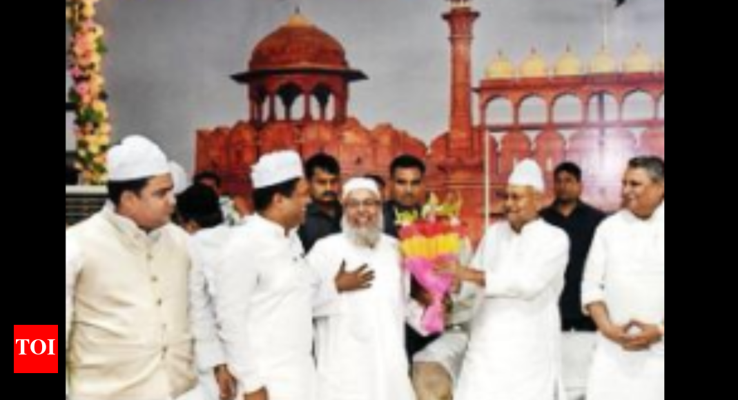 BJP attacks Bihar CM Nitish Kumar over Red Fort poster at iftar | Patna ...