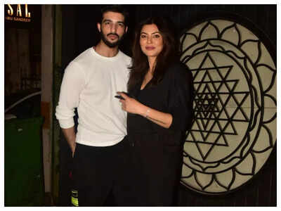 Sushmita Sen Kissing Photo, Images, Picture, Video: Sushmita Sen gives 'kisses' to ex-boyfriend ...