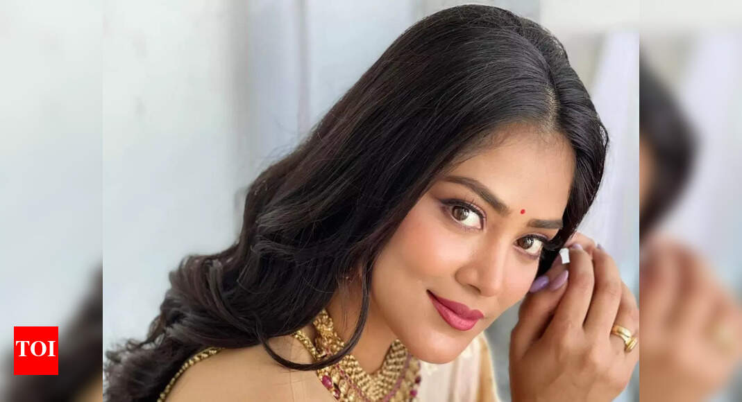 Bengali actress Sona Moni Saha celebrates birthday - Times of India