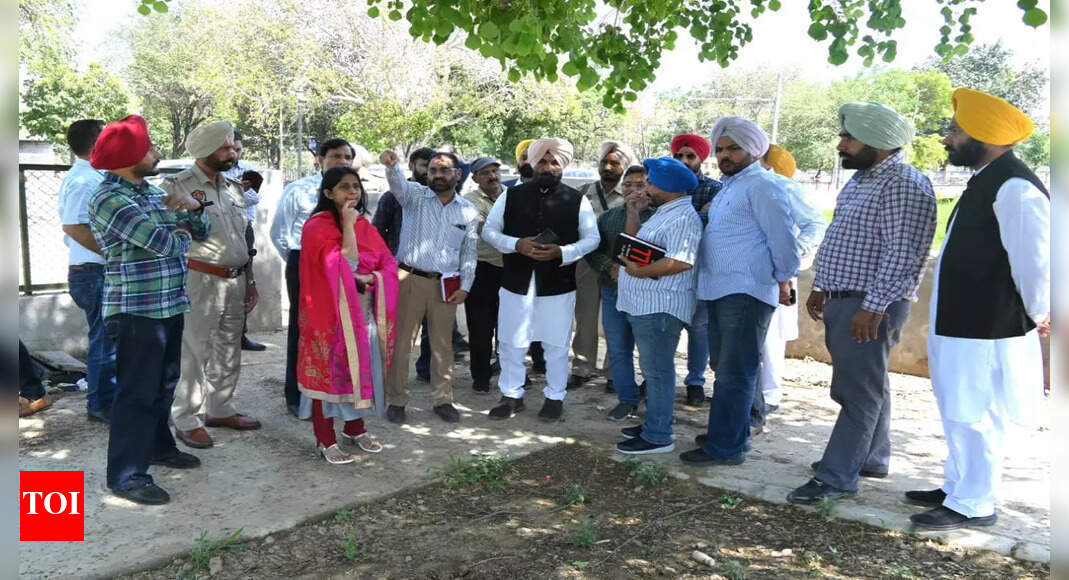 MLA, civic body chief inspect ongoing works to establish Leisure Valley ...