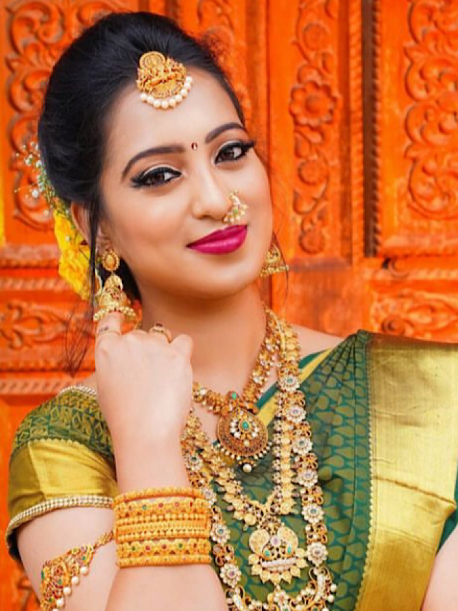 In pics: TV actress Atchiya Bharathi's glammed-up looks | Times of India