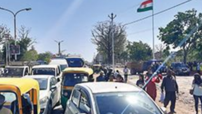 NH-87 turns parking lot after delays in widening project | Dehradun ...