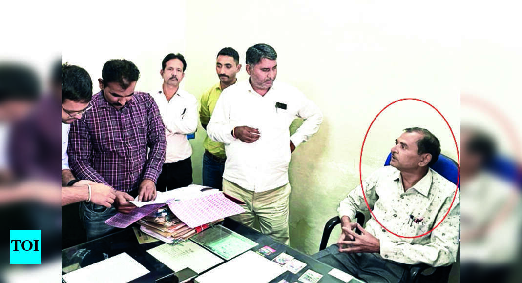 Ajmer Div Commissioner’s Reader Held With 95k Bribe | Ajmer News ...