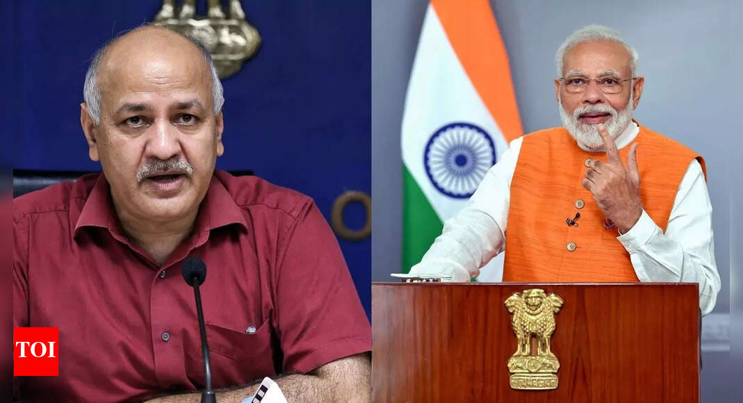 'Shouldn't biggest manager of country be educated?': Manish Sisodia ...