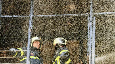 Fire breaks out in ground plus seven storey building in Mumbai, no ...