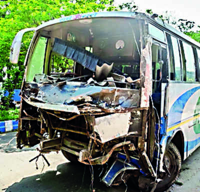 Bus Hits Divider, Jumps Flank, Rams Chingrighata Godown | Kolkata News - Times of India